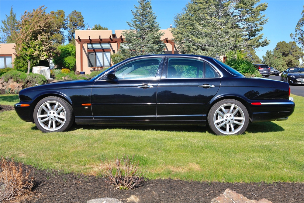 2004 Jaguar XJR available for Auction | AutoHunter.com | 40886055